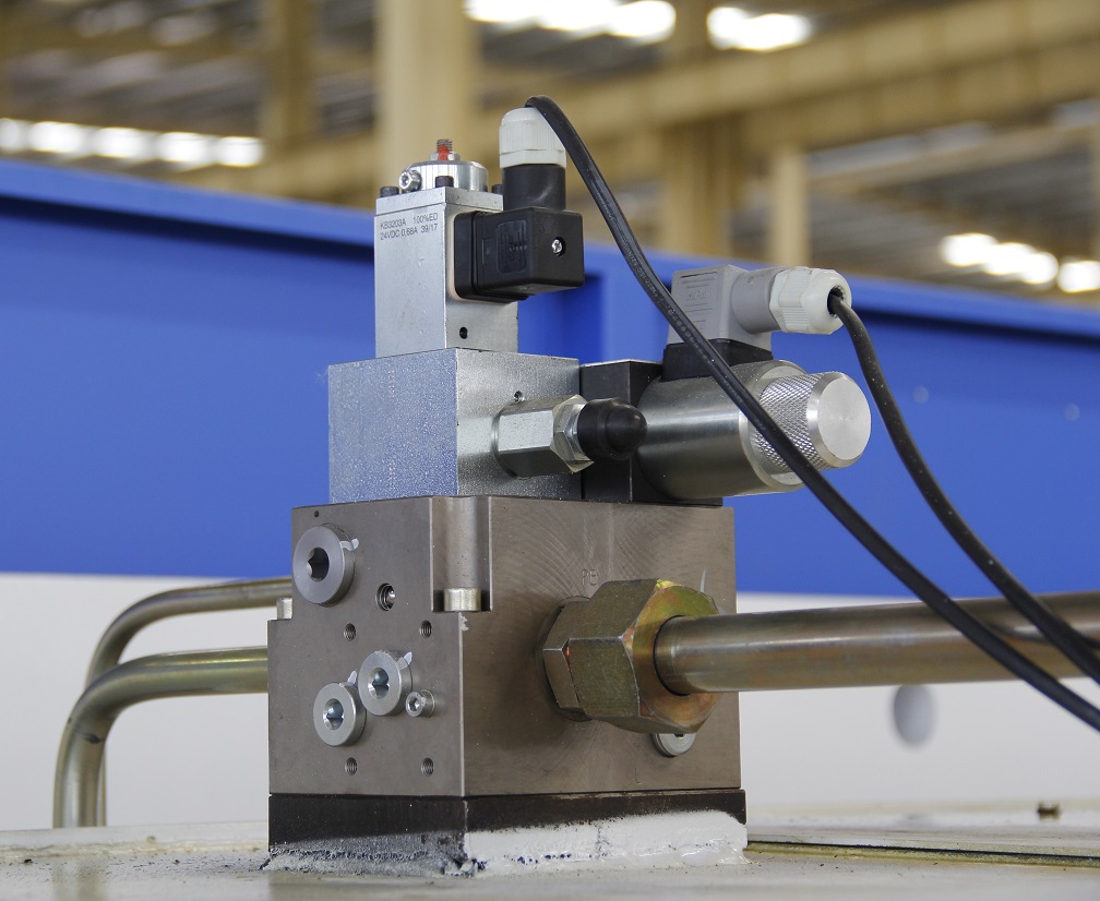 The 80T Synchronous Torque CNC Press Brake Integrity comes to the first